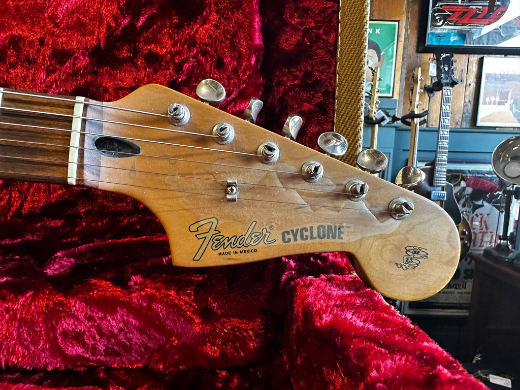 Fender Deluxe Series Cyclone II Candy Apple Red 2003 - Some Neck Guitars