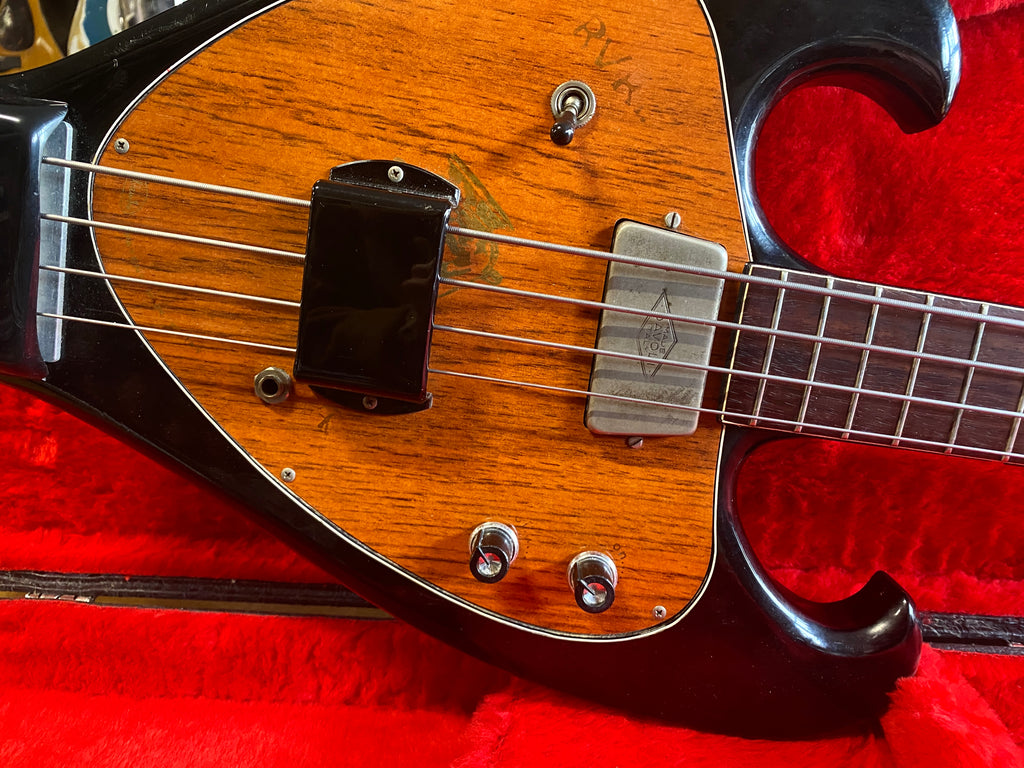 Wandre Etrurian Bass 1960's - Some Neck Guitars