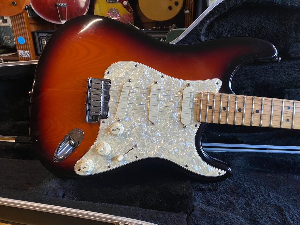 Fender Strat Plus Deluxe Sunburst 1993 - Some Neck Guitars